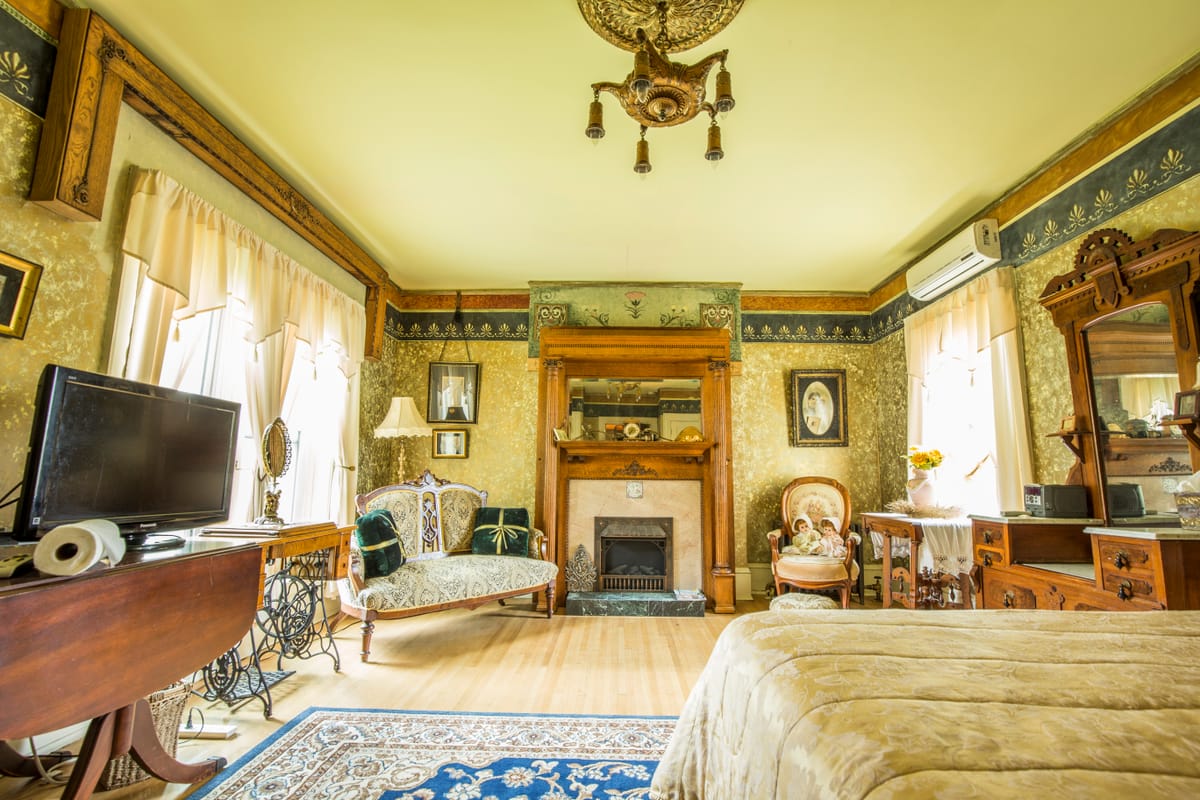 Mysterious History of the Haunted Brumder Mansion B & B